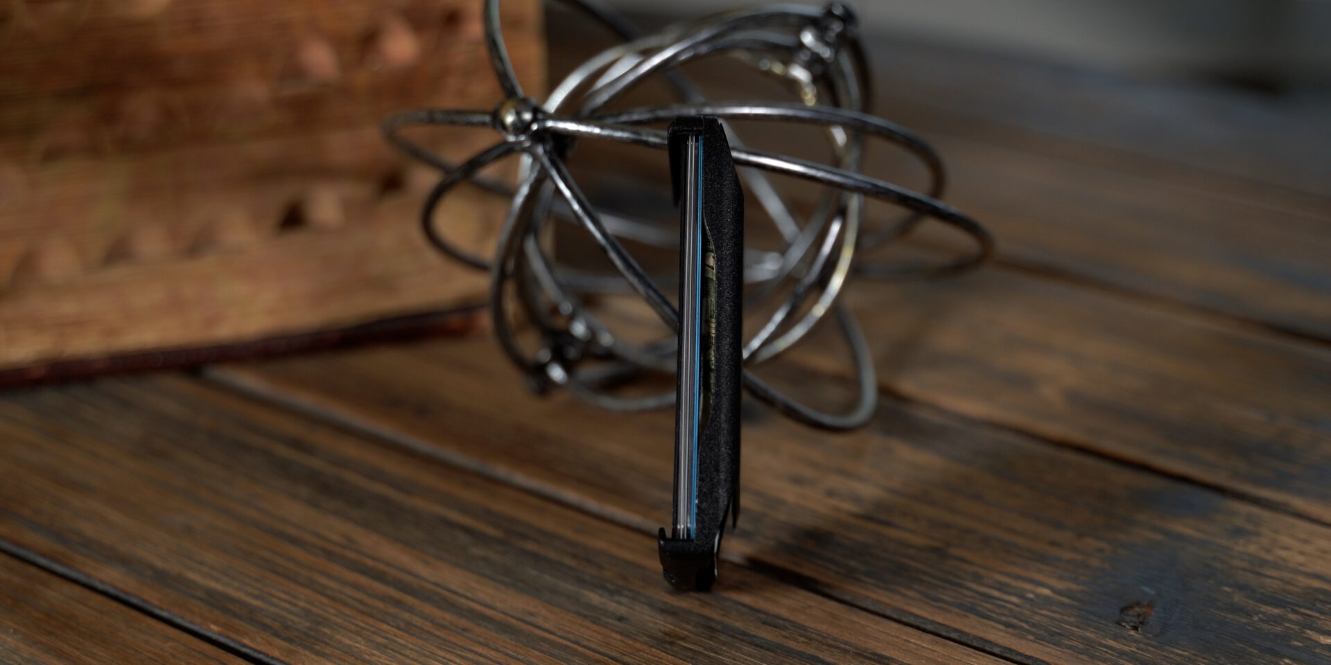 Akeeni XSTO Slim Wallet Review | Robb Sutton